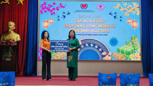 Thành hội TPHCM trao tặng 450 suất quà cho NKT, TMC tại chương trình ...